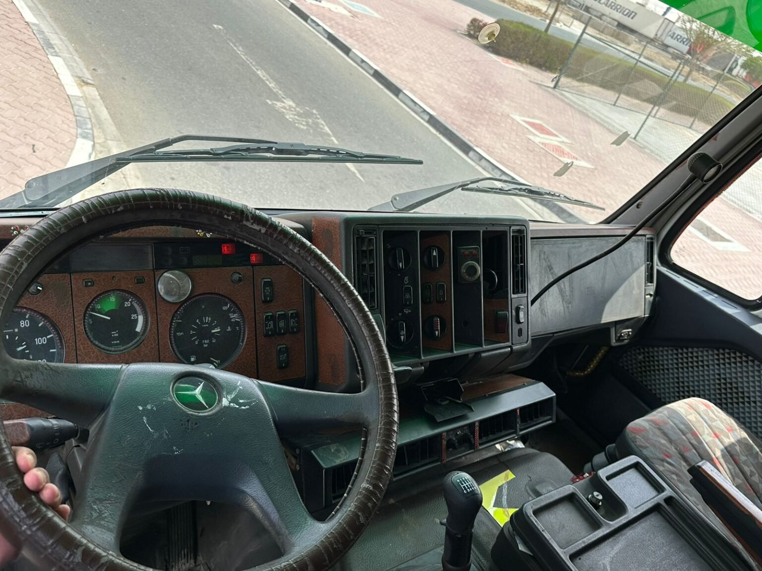 MERCEDES BENZ 1831 CAB CHASSIS TRUCK – Zadran Trucks