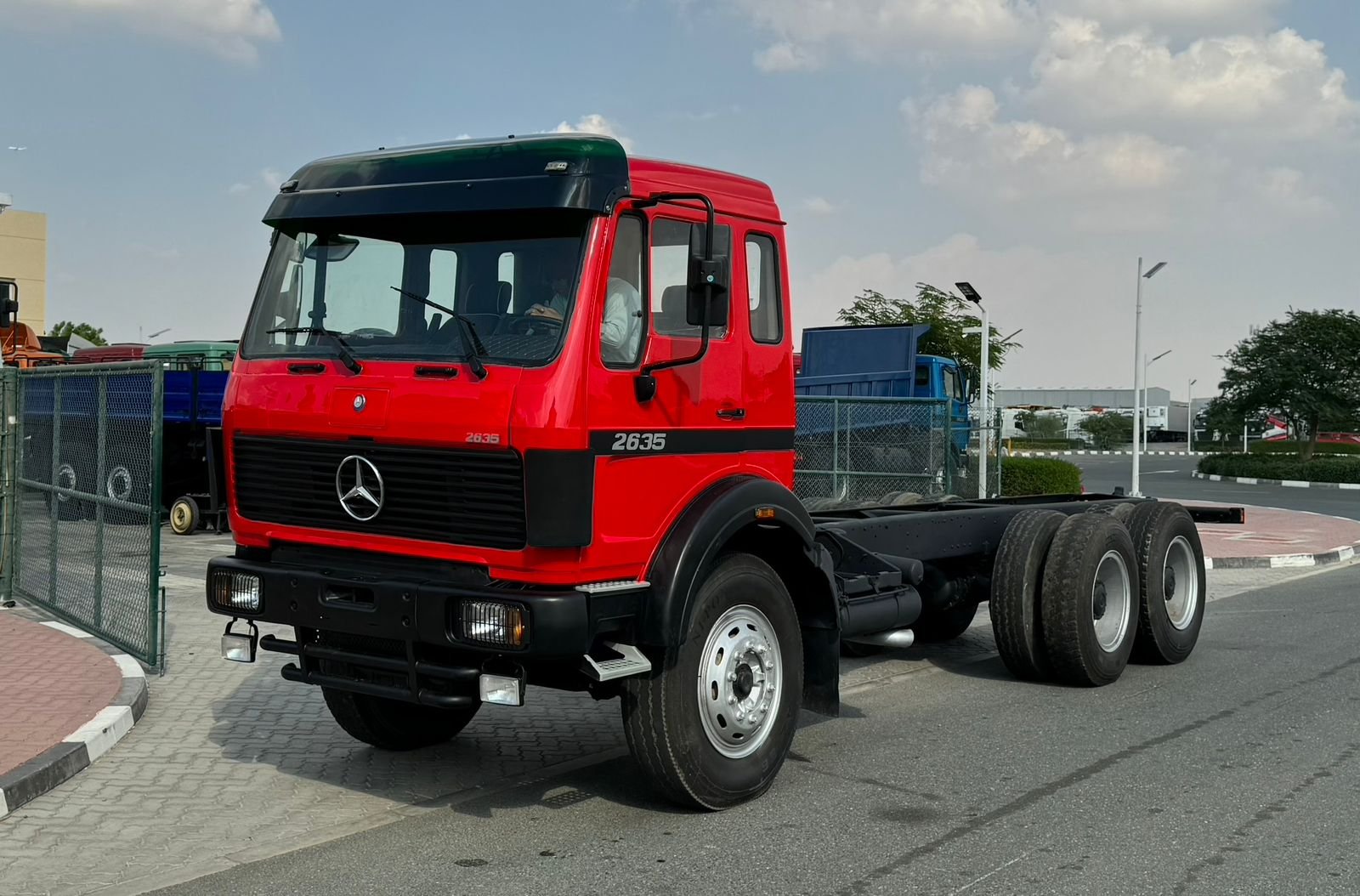 MERCEDES BENZ 2635 CAB CHASSIS TRUCK (6X4). – Zadran Trucks